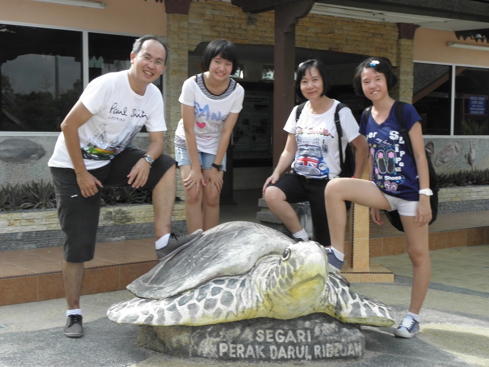 To Our Dearest Daughters: A visit to Segari Turtle Sanctuary，Pantai Remis