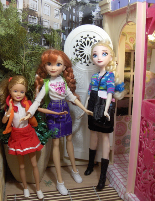 Barbie:OldNewGreenRedo : Back to School:Homework Cabinet and Chalkboard