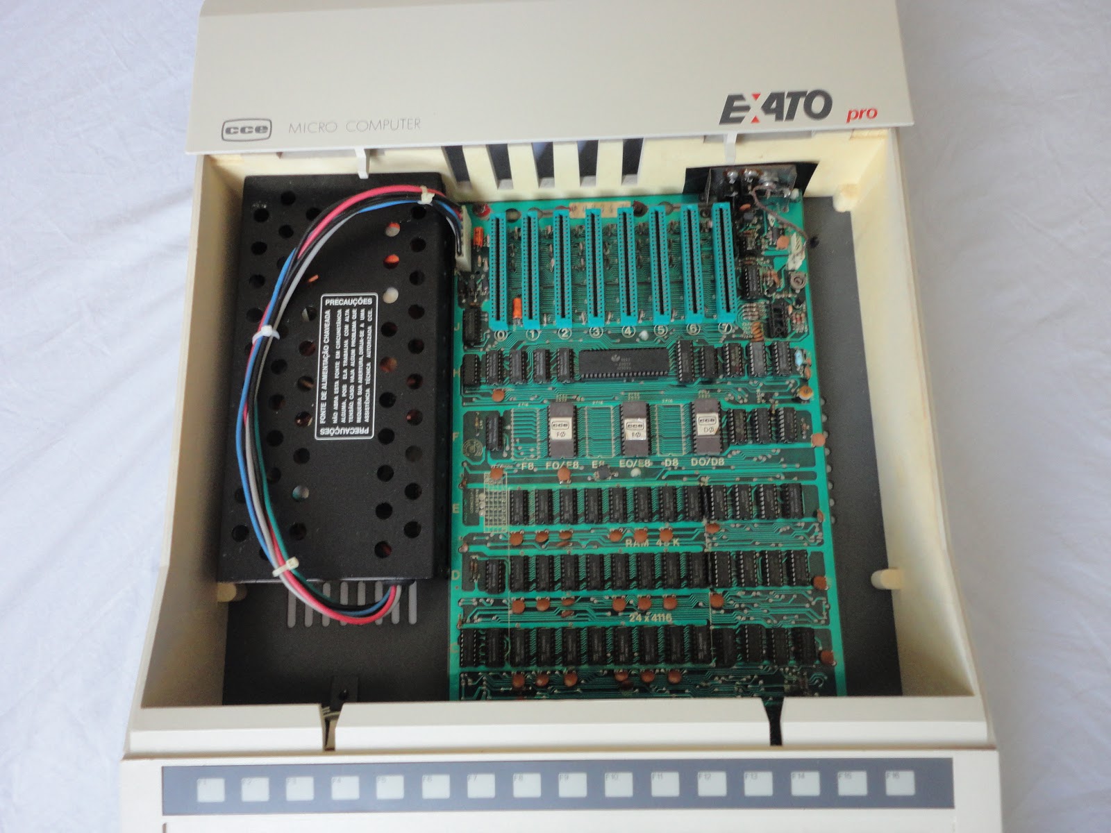 Mania de Colecionar: Computador CCE Exato Pro - Apple II Clone