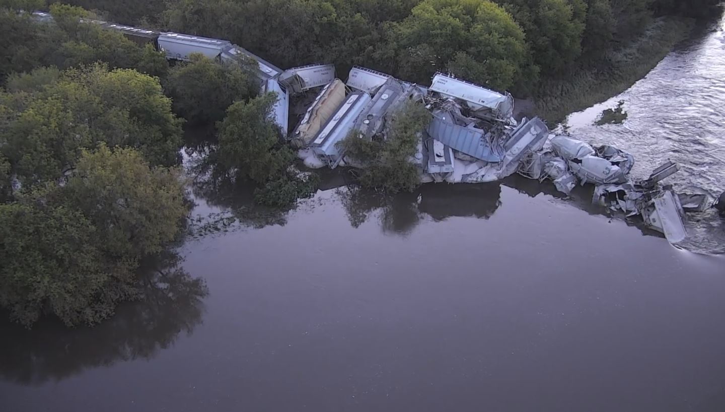 MEC&F Expert Engineers : A Union Pacific train derailed in Alton, Iowa ...