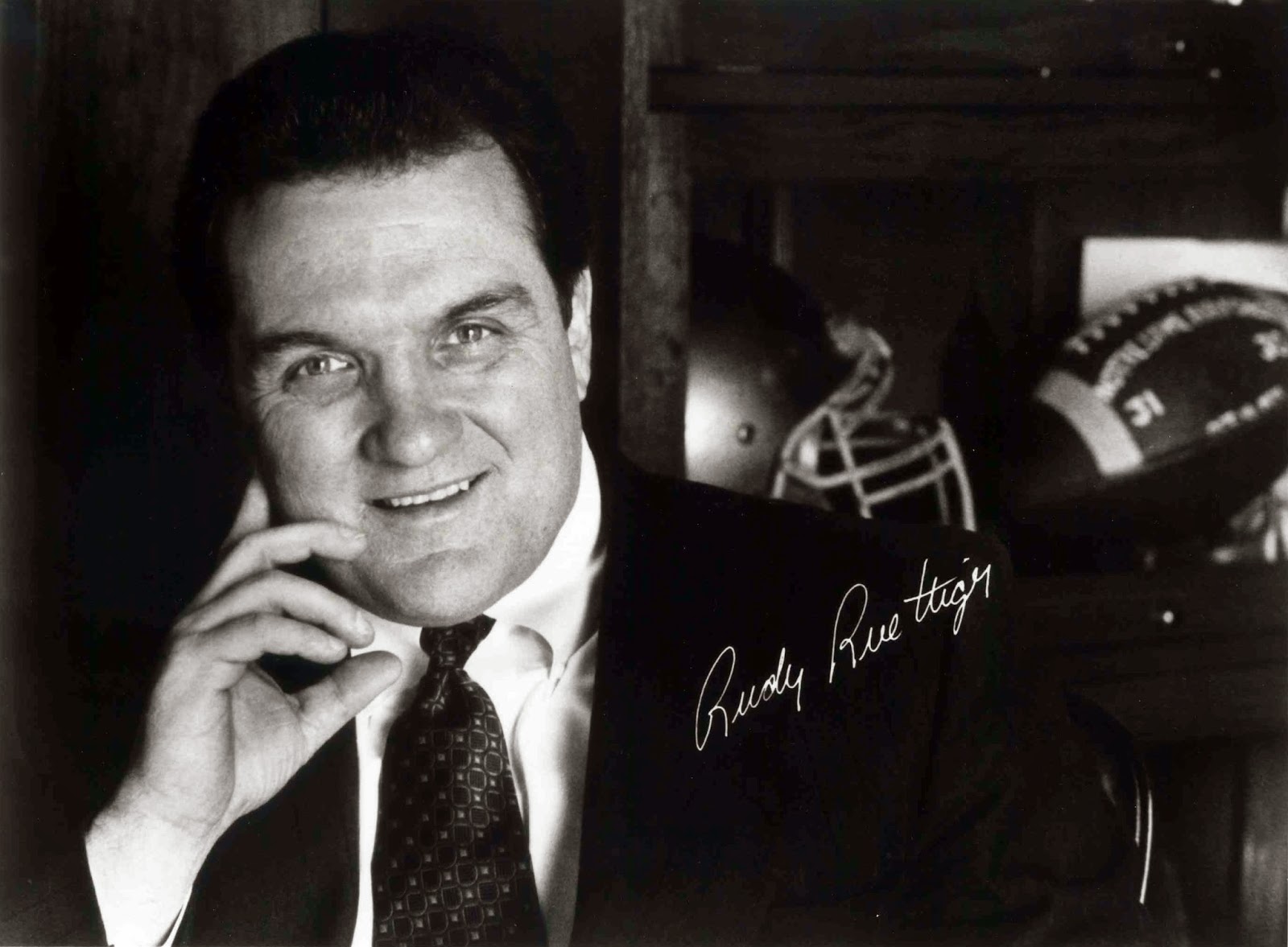 Read It! (For Those of Us That Are Avid Readers): Rudy: My Story