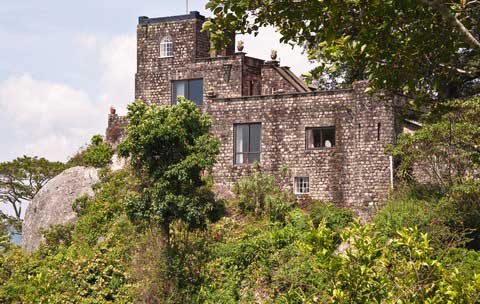 The Mutare Times: Vumba Castle overlooking Leopard Rock Golf Course ...