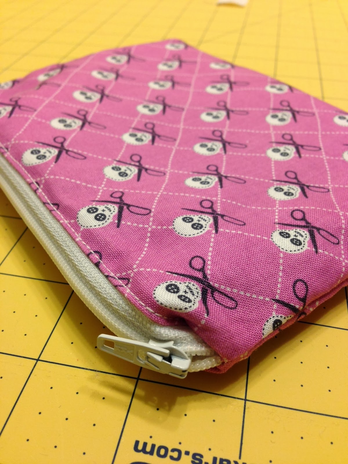 Simple Zipper Pouch Tutorial | Quilting in the Rain