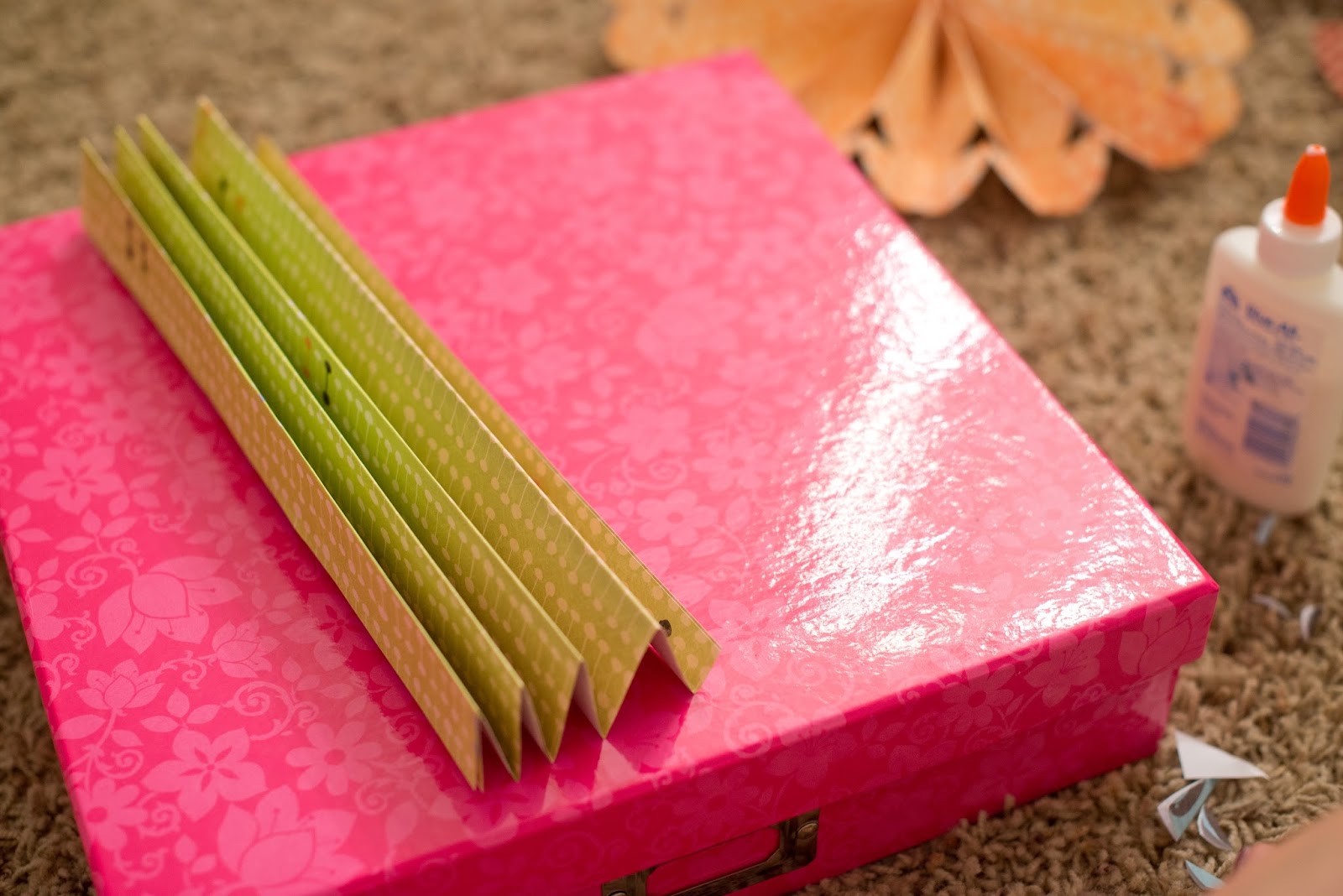 Domestic Fashionista: Paper Flower Fans Tutorial