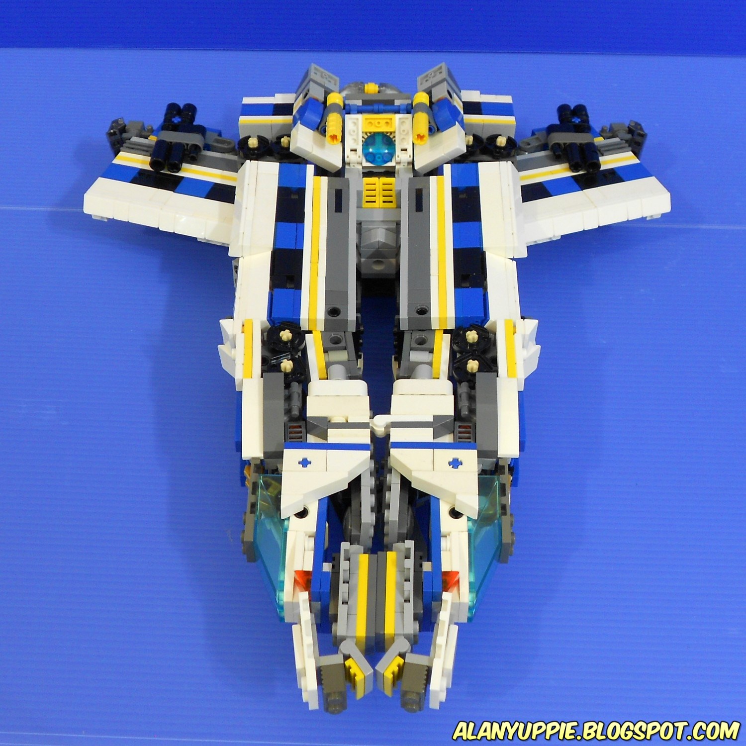 Alanyuppie's LEGO Transformers: LEGO Triple Changer Railrazor Part 1 of ...