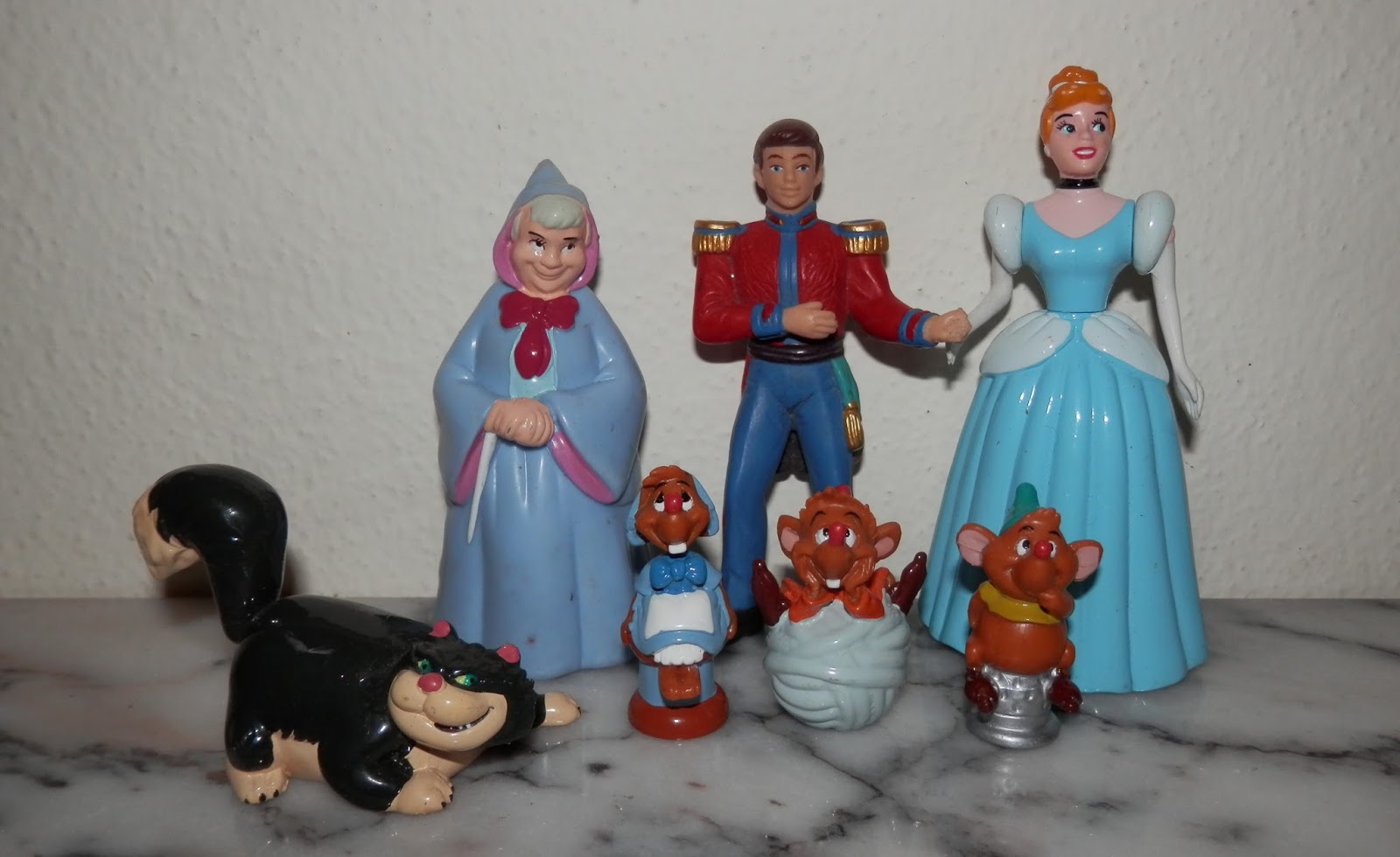 Nostalgia de infância: Figuras de pvc CINDERELA (anos 90)