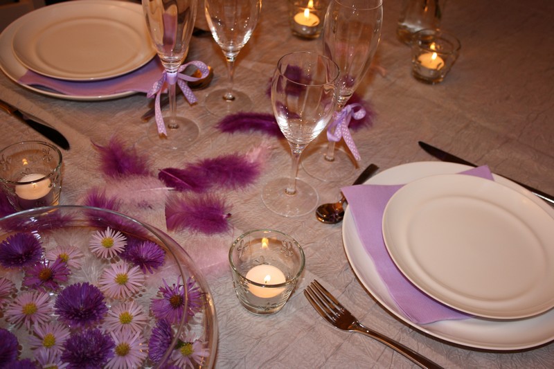 Je décore ma table: table mauve improvisée....