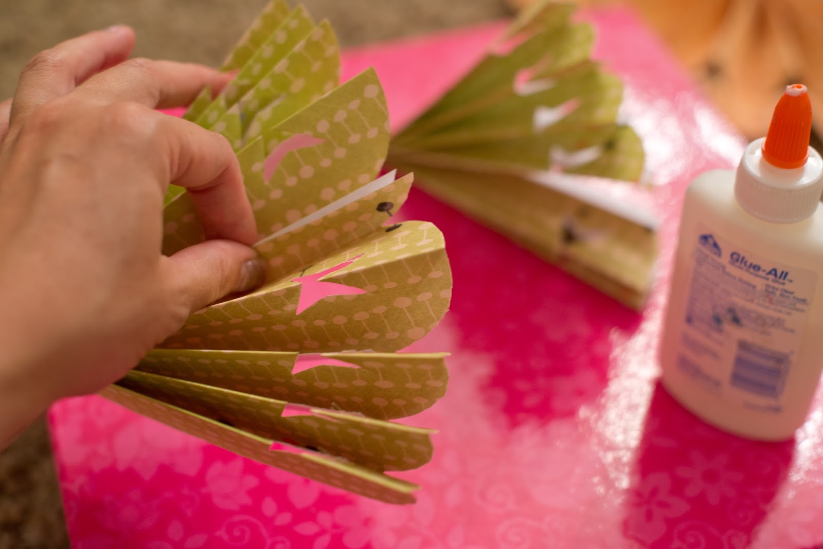 Domestic Fashionista: Paper Flower Fans Tutorial