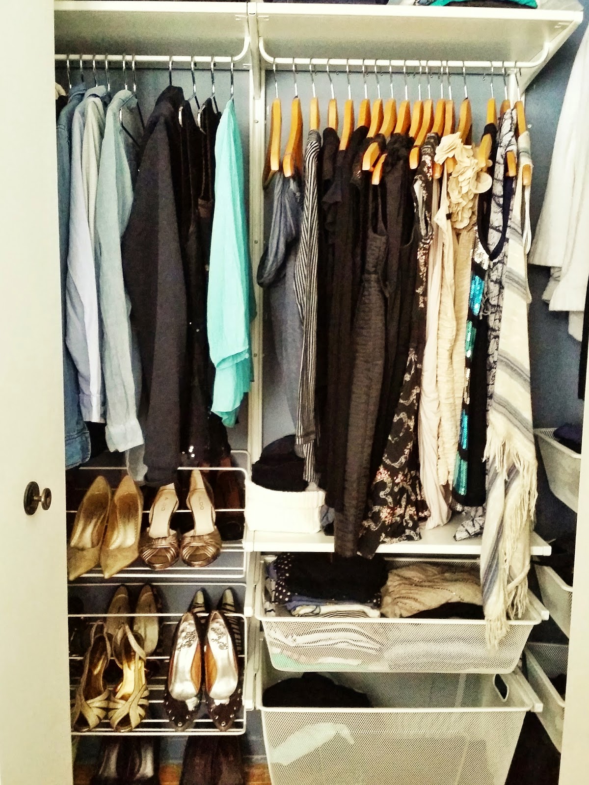 My perfectly organized closet system- Ikea's Algot system / Design ...