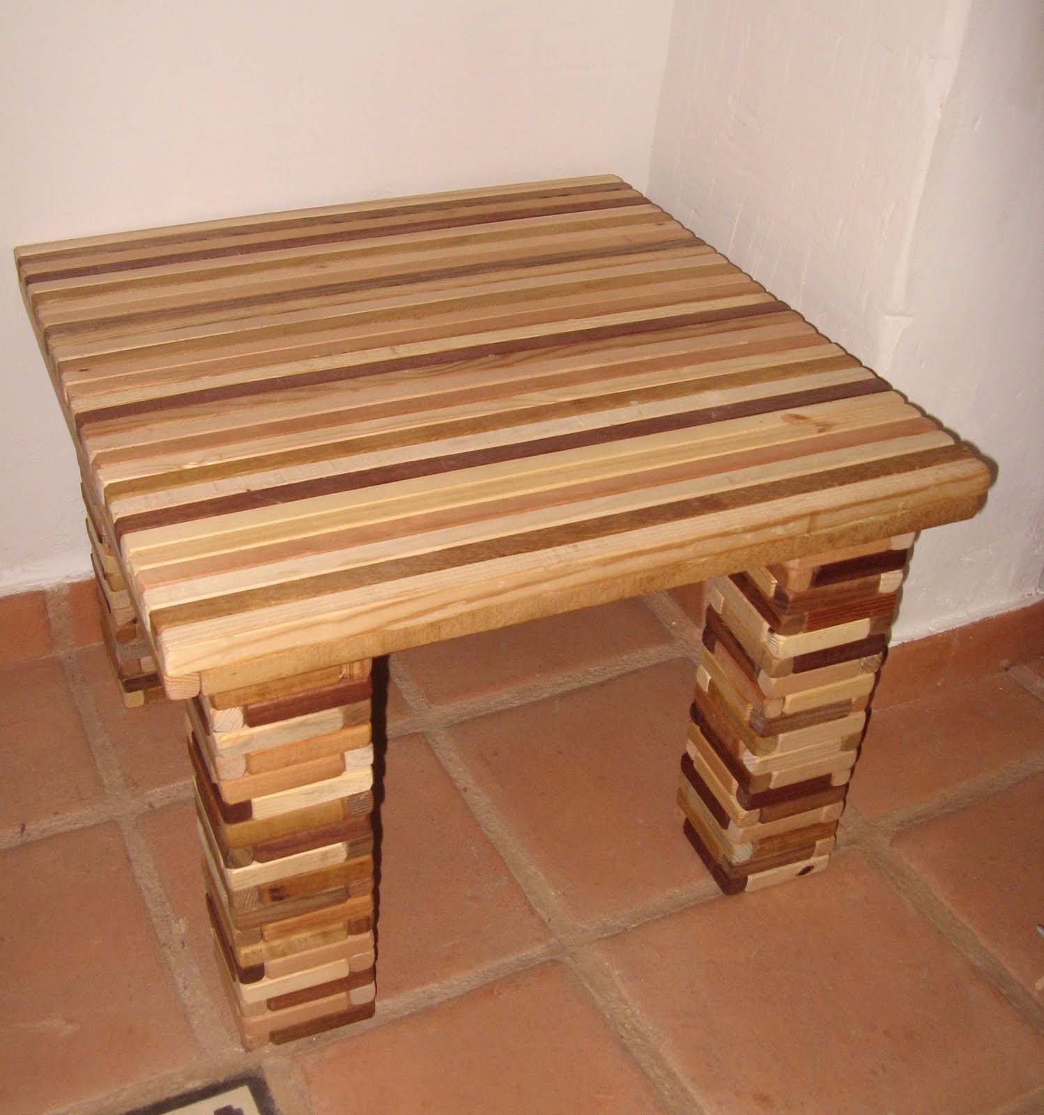 Artesanos Carpinteros: Mesa de diferentes maderas