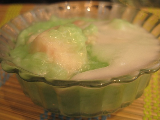 Street Kitchen: Che Khoai Mon (Taro Sticky Rice Dessert)