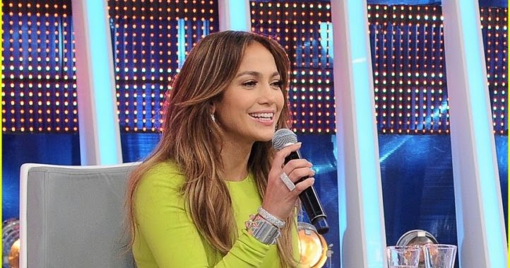 Jennifer Lopez ve Neon Rengi Elbise Kombinleri