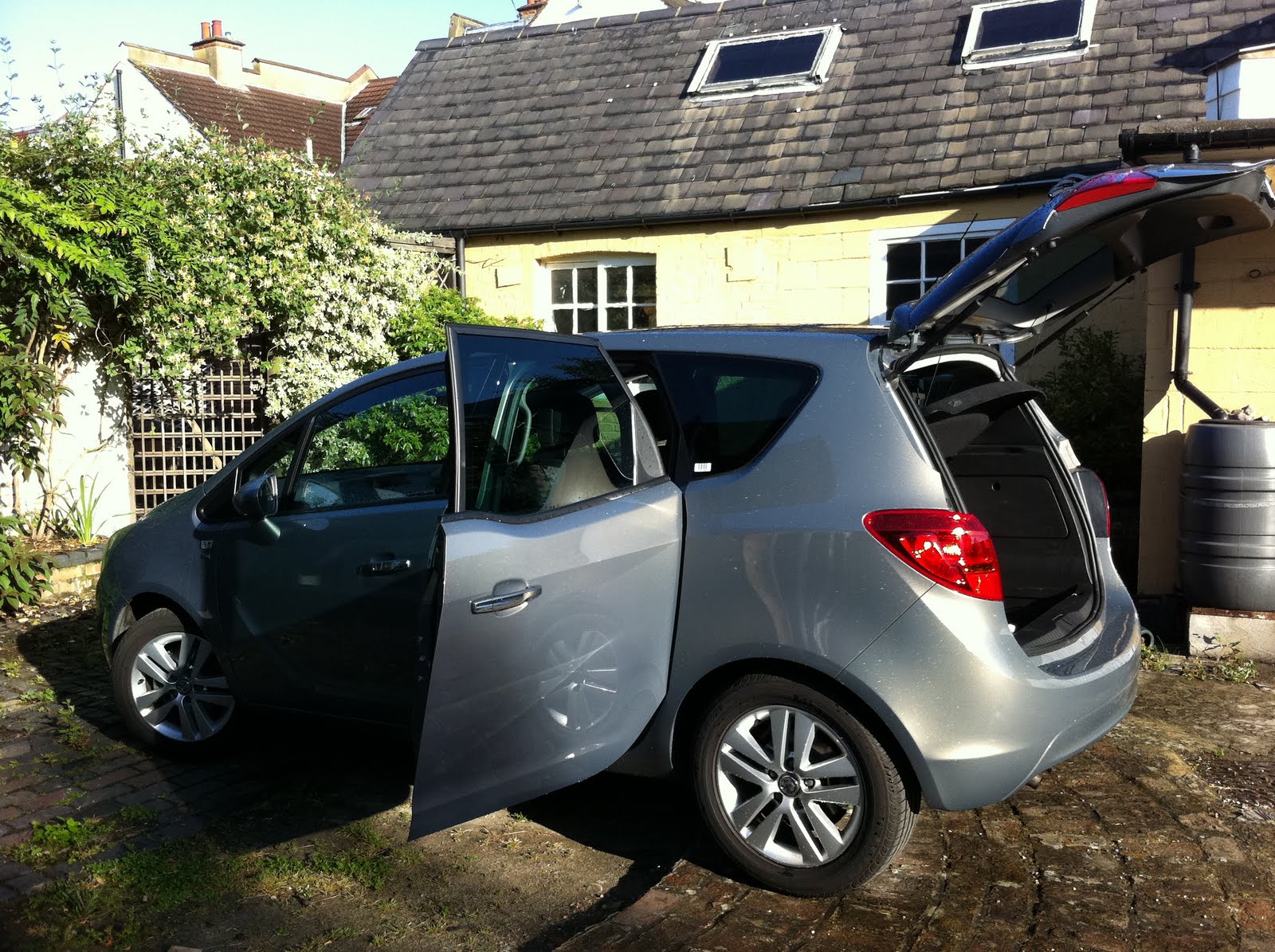 Platinum Simply Means You Fly Too Much: My Hertz UK Vauxhall Minerva ...