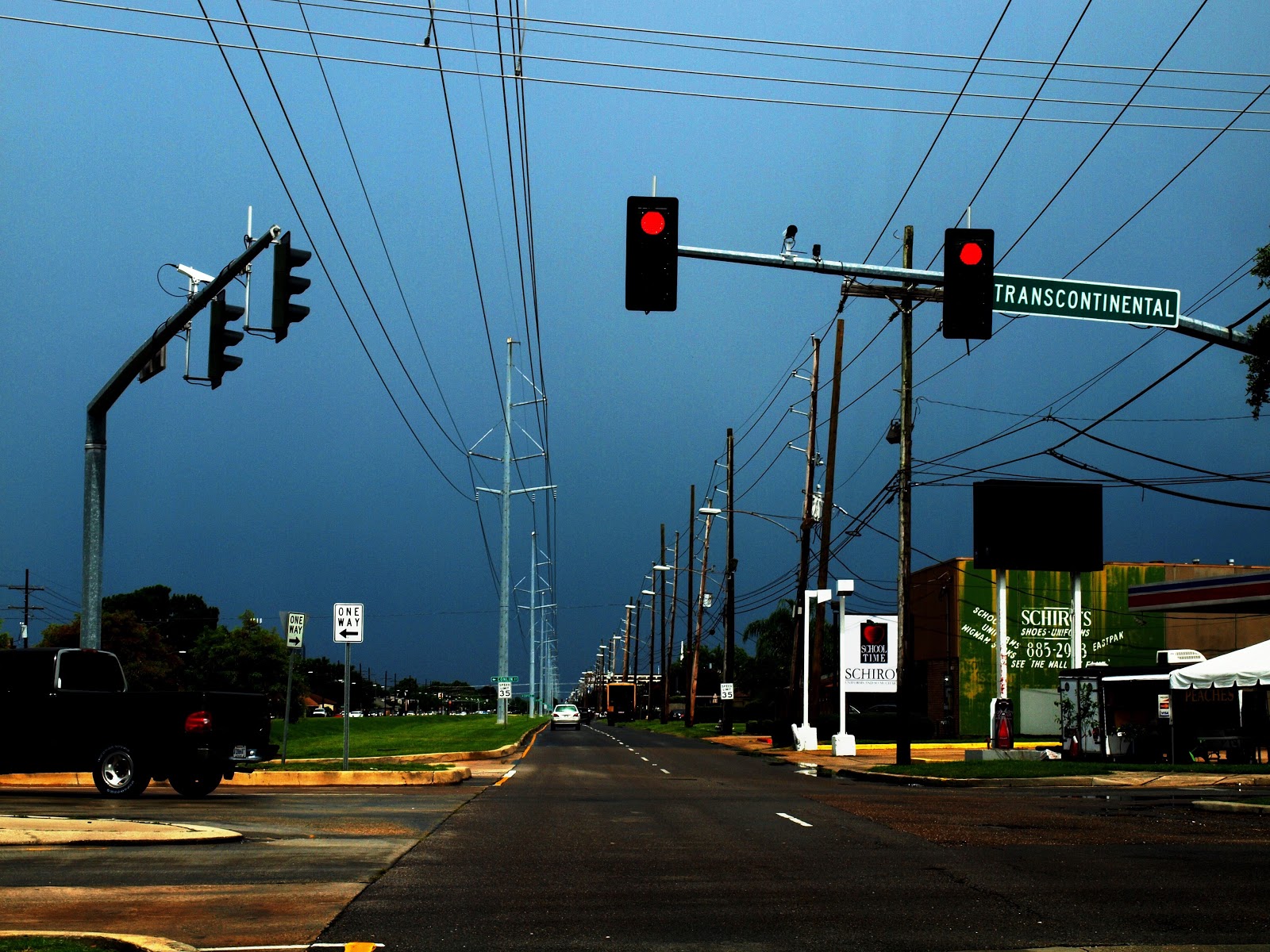 angels and people, life in New Orleans: stoplights along West Esplanade