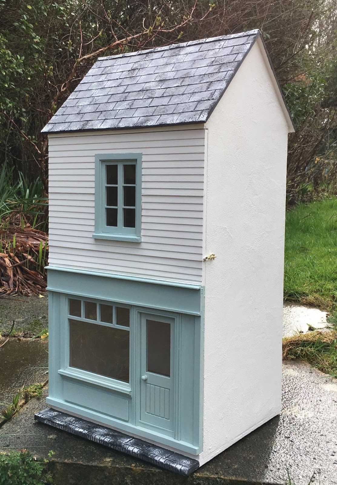 Julie's dolls house blog: 1/12th Scale Shop