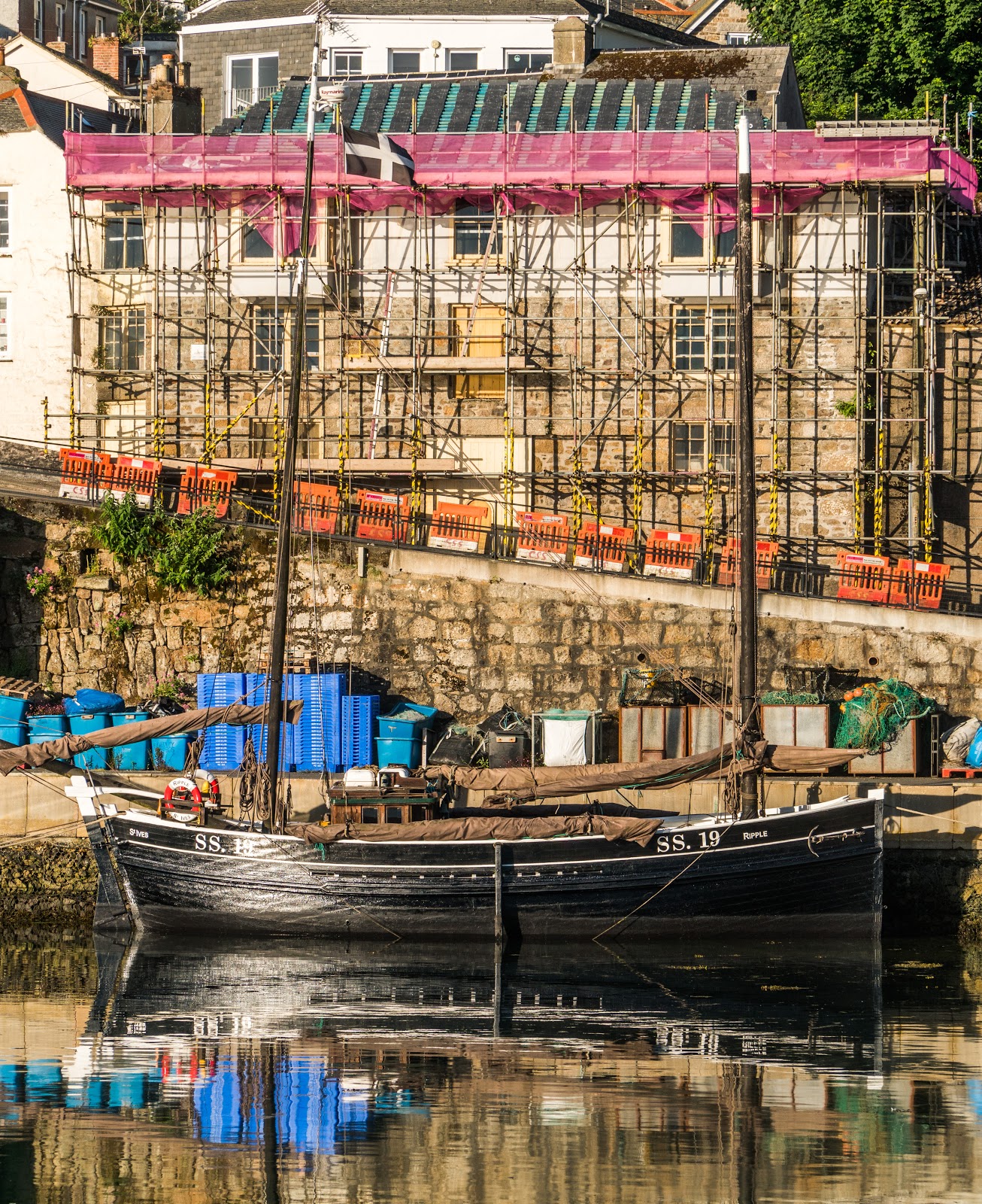 Through the Gaps! - Newlyn Fishing News: Mid-week fish market in Newlyn ...