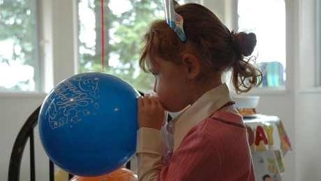 FindUsANanny.com: Child Safety: Balloons