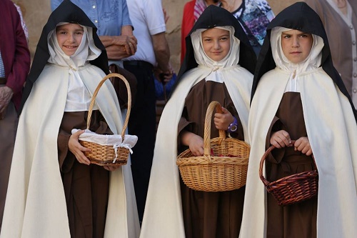 El blog del padre Eduardo Sanz de Miguel: fotos de niños vestidos de ...