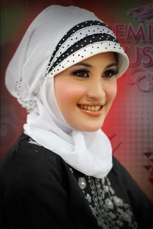 Baru 35+ Model Jilbab Fashion, Warna Jilbab