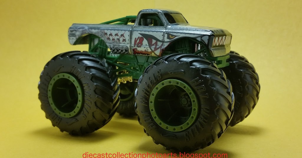 Monster Trucks V8 Bomber