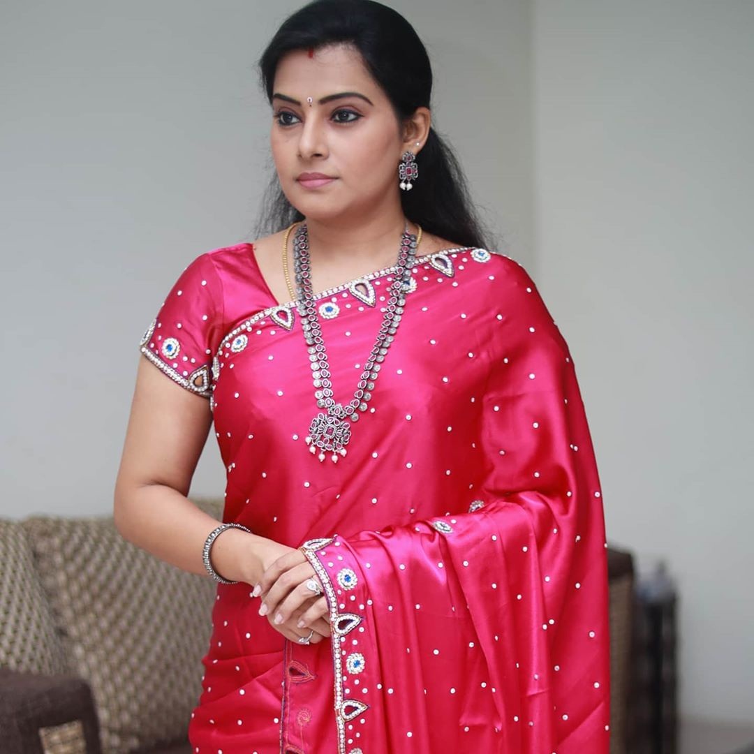 Tv Serial Actress Shruthi Raj Saree Pics Gallery