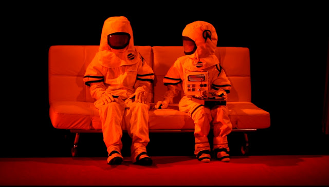 NAU NUA: LA CONQUESTA DEL POL SUD. CONTRA L'AMOR