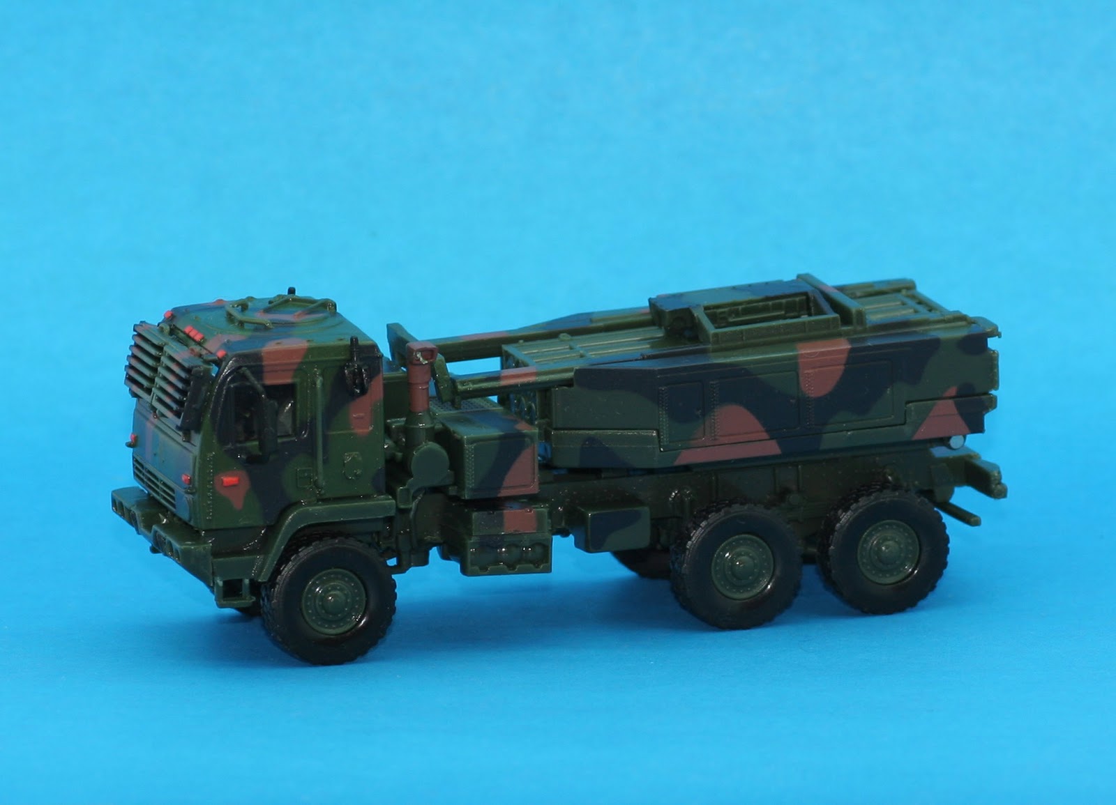 Incredible Mini Garage: Himars M 142 2007 IXO 1/72
