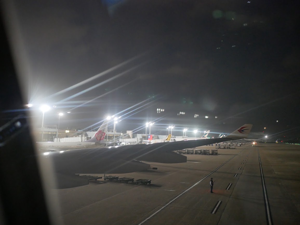 來貘與企鵝的生活日誌: [搭乘紀錄] MU5006 TPE-PVG 台北到上海 印度餐 - 3萬元遊歐洲