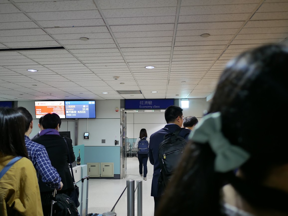 來貘與企鵝的生活日誌: [搭乘紀錄] MU5006 TPE-PVG 台北到上海 印度餐 - 3萬元遊歐洲