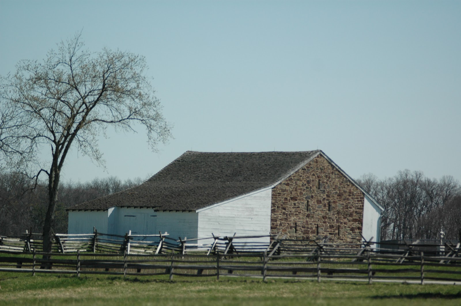Gettysburg Photo Blog: Trostle Farm - Pennsylvania Style Bank Barn