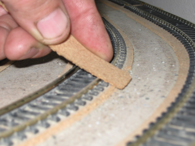 Paul's Model Railroad: Laying ballast
