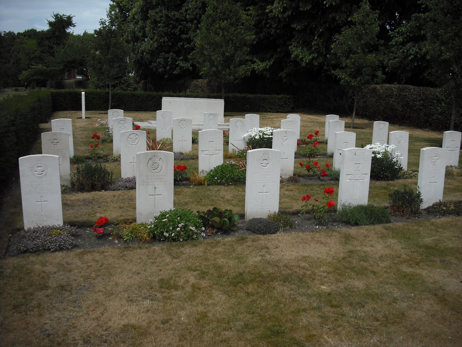 Sandworm Approaching: Fulham Palace Cemetery
