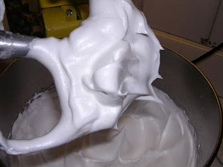 The Filipino Kitchen: RECIPE: Meringue Icing (Boiled Icing)