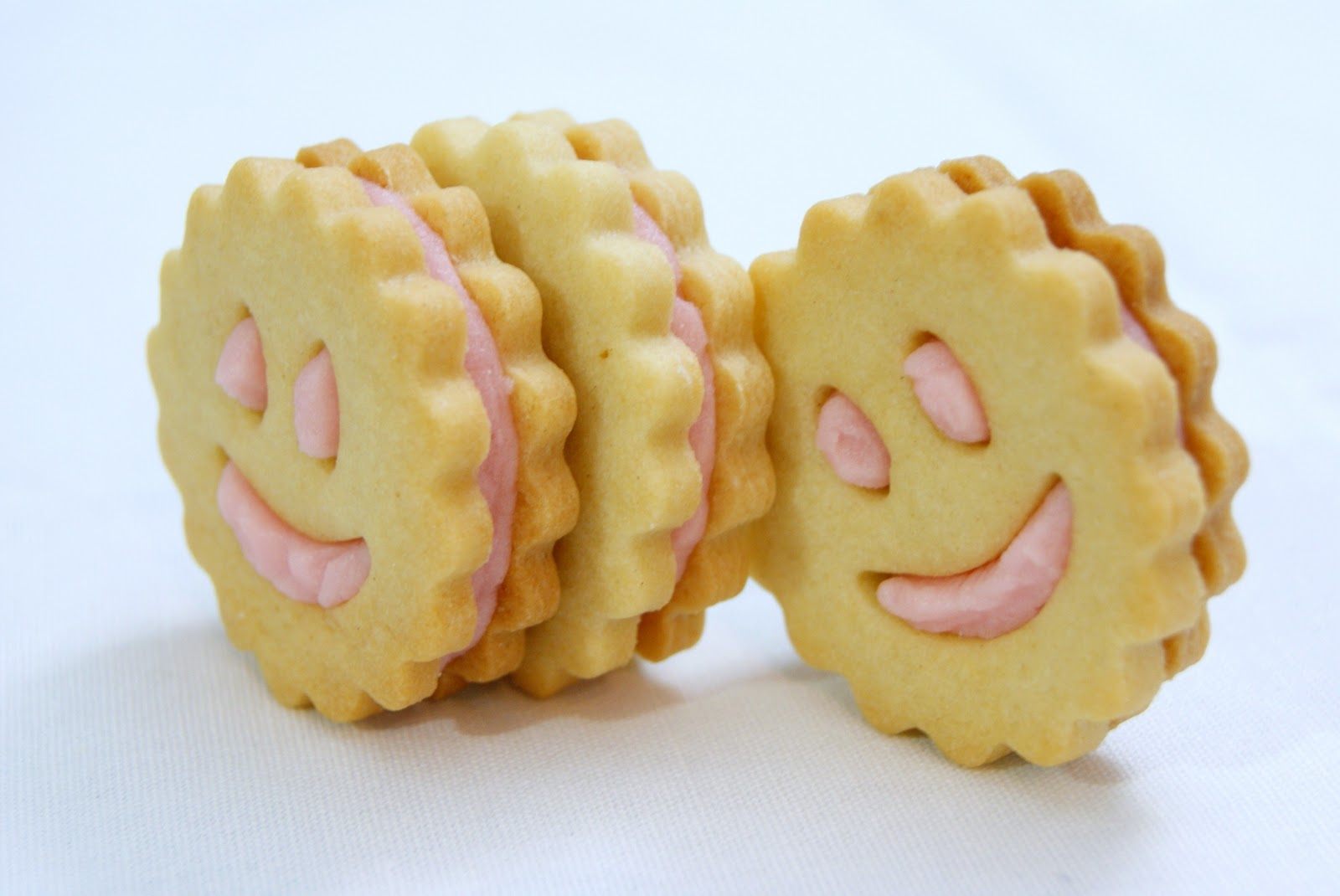 Cocinerando: Galletas Rellenas de Crema de Fresa
