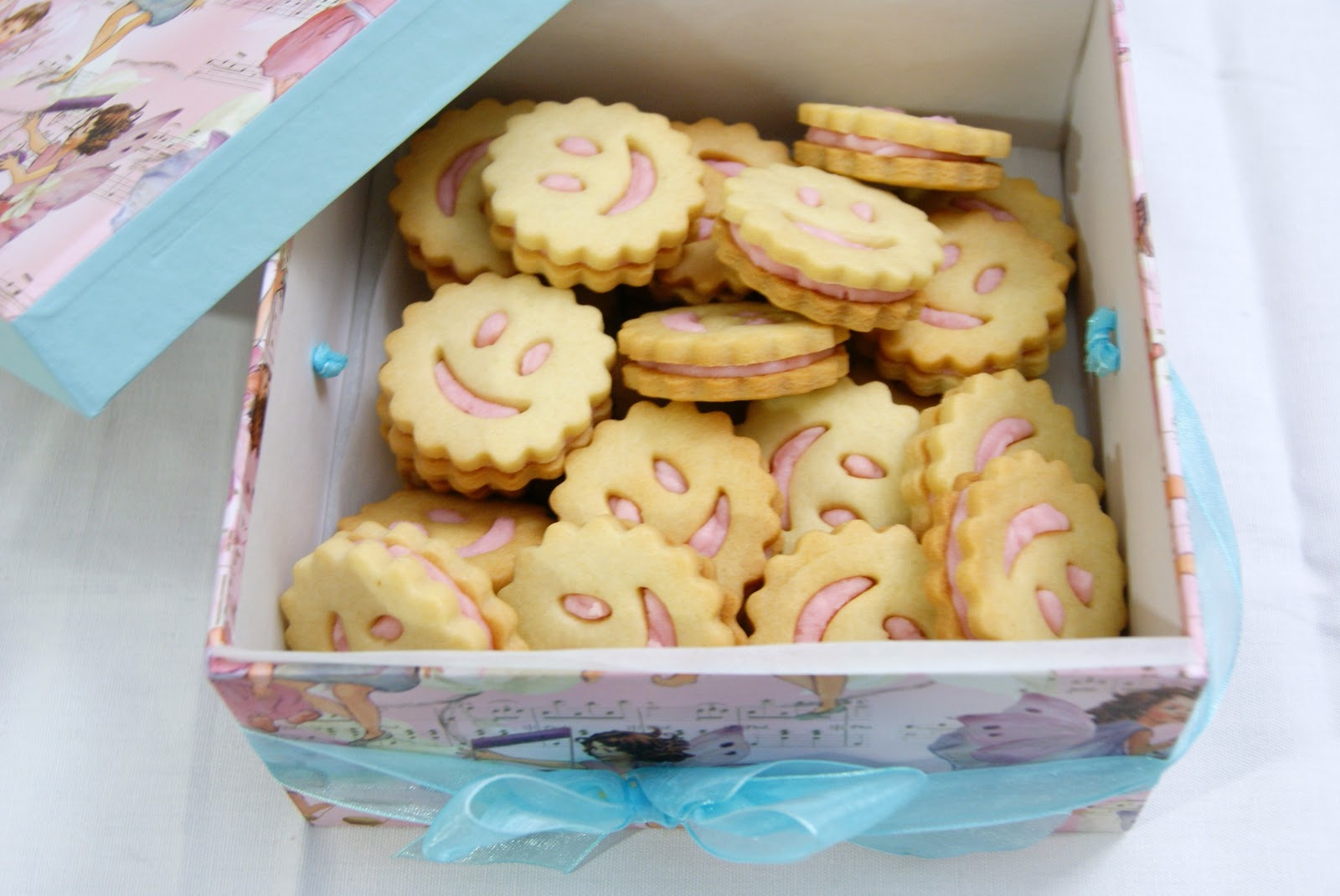 Cocinerando: Galletas Rellenas de Crema de Fresa