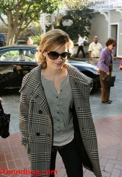 it bag: Celebrites and their fashion sunglasses