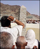 Burooj Stars: Common mistakes in Hajj - In stoning the Jamarat