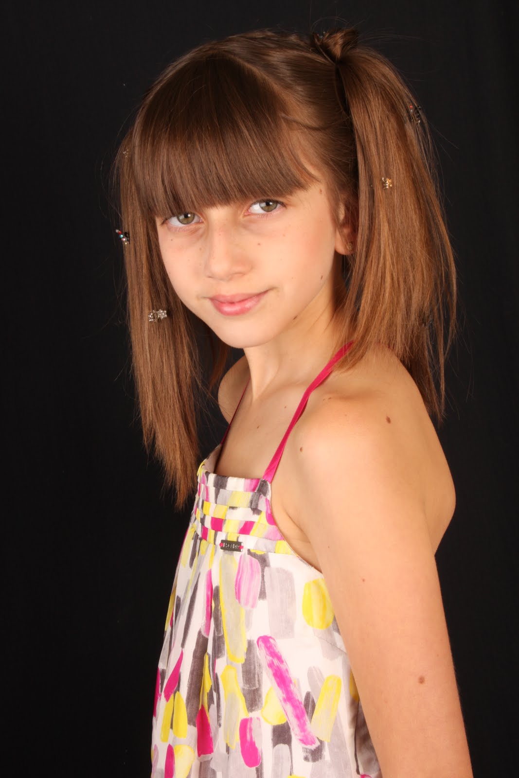 Angelina Teen Model: 13) PEQUENO GÉNIO - ESCADA