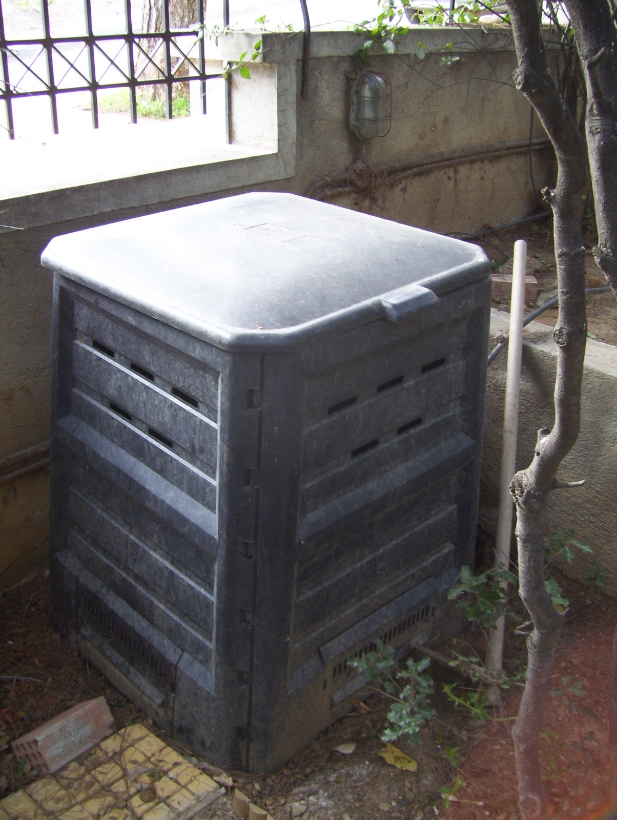 Εμείς και η Κοινωνία μας: Compost - κομποστοποίηση στο σπίτι