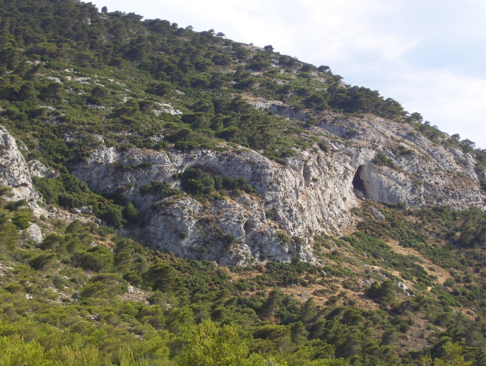 φυσιολατρεία: Σπηλιά Μαυροβουνίου