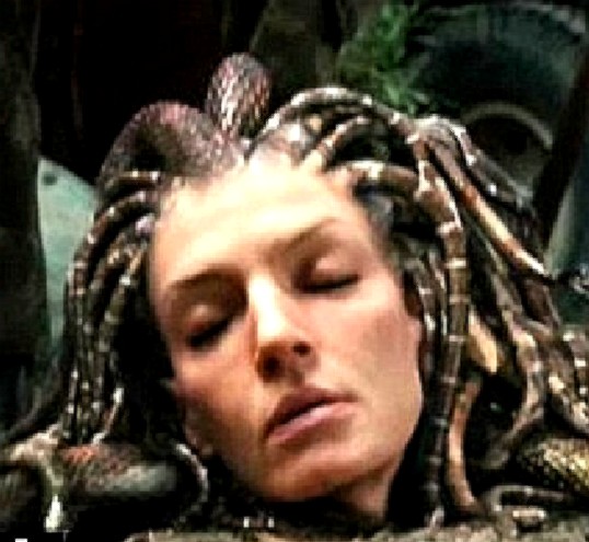 FRAGMENTALIa: Belleza y horror de Medusa