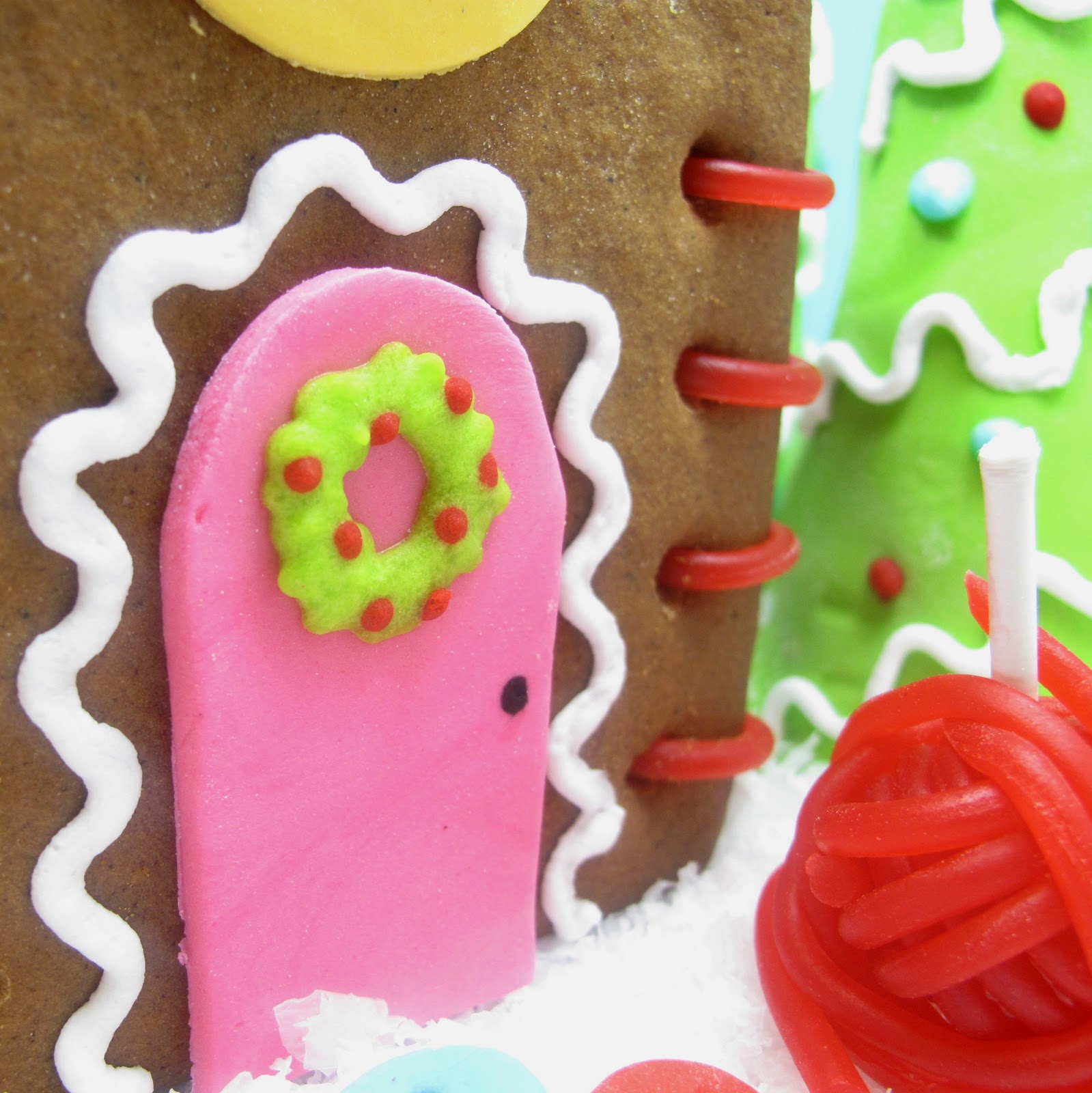 Sew Can Do: The Decorated Cookie's Gingerbread Sewing Cottage