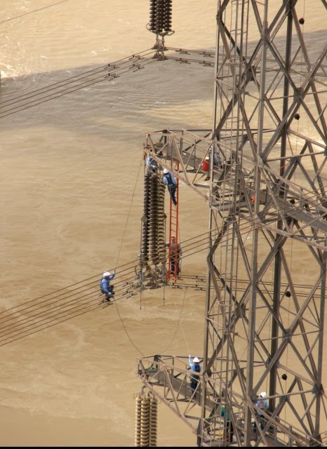 Ingeniería Eléctrica Explicada: Venezuela: EDELCA sustituyó aisladores ...