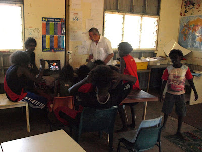 Jay's Yarns from the Top End: Visit to Manmoyi