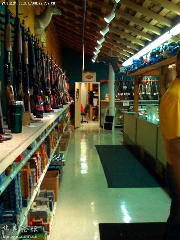 elsa yuen袁鳳如 如此漂亮美女為了滿足肉欲而超淫亂中出: 在美國逛槍市 賣槍像賣五金