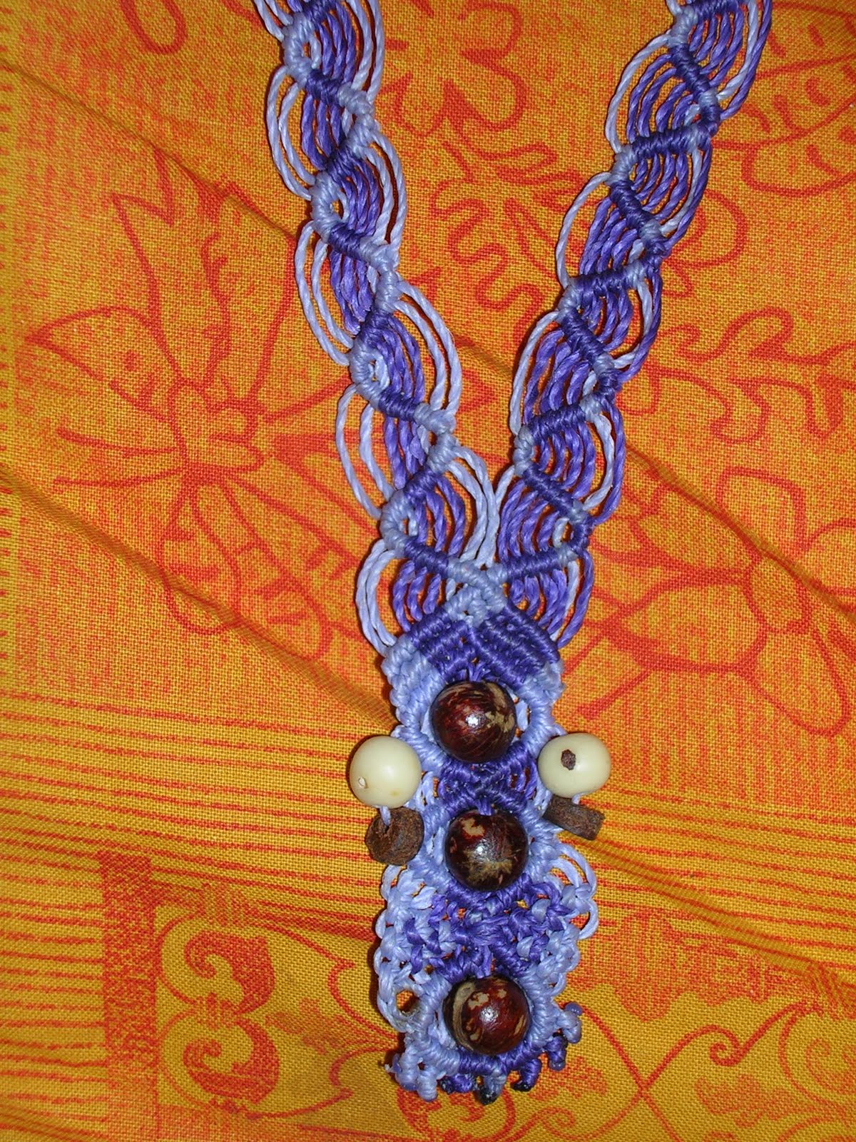 Artesania en cuero: Collares macramé