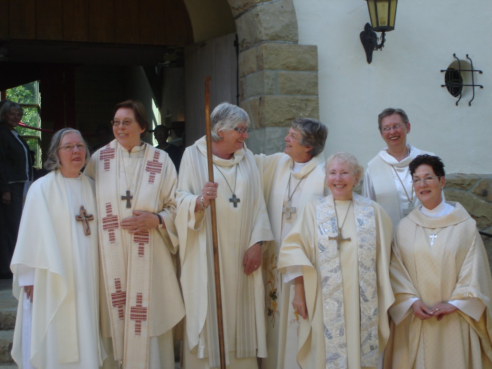 Bridget Mary's Blog: Anglicans Proceed with Women Bishops, Time for ...