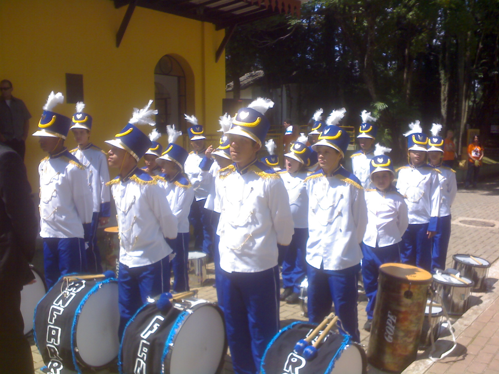 BANDAS, FANFARRAS E BALIZAS: fanfarra se apresentando na reabertura da ...
