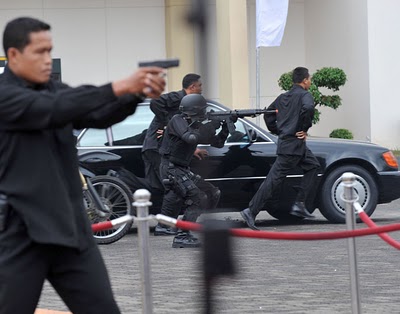unique.com: US Secret Service VS Paspampres Indonesia