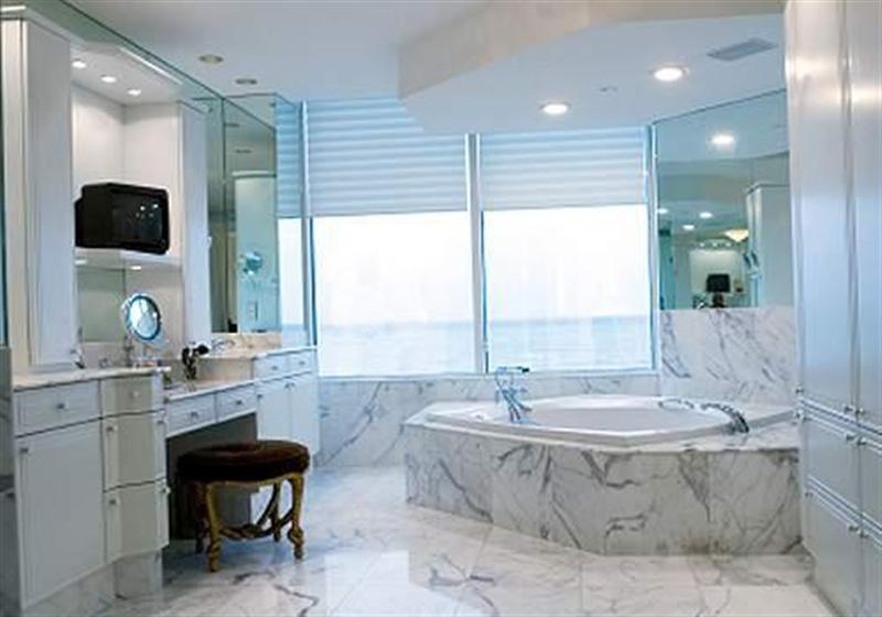 Bathroom Design: Stylish Luxury Bathroom in Apartment